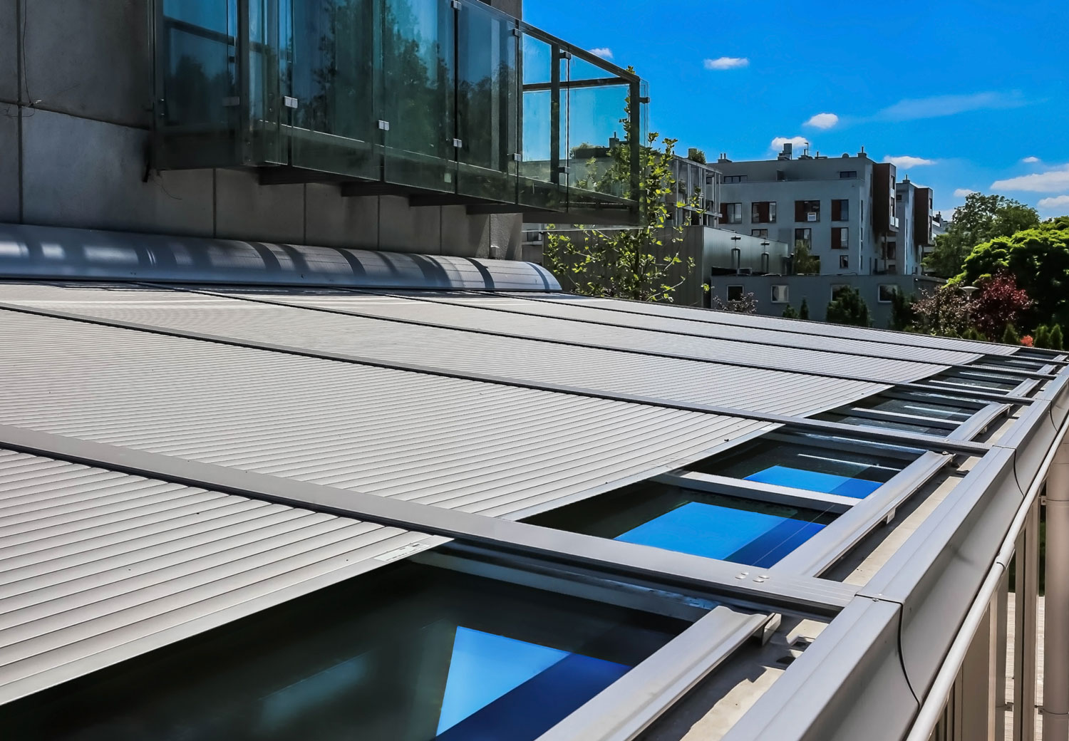 Rolax solar roller shutters : for conservatories and glass roofs ! | Bubendorff